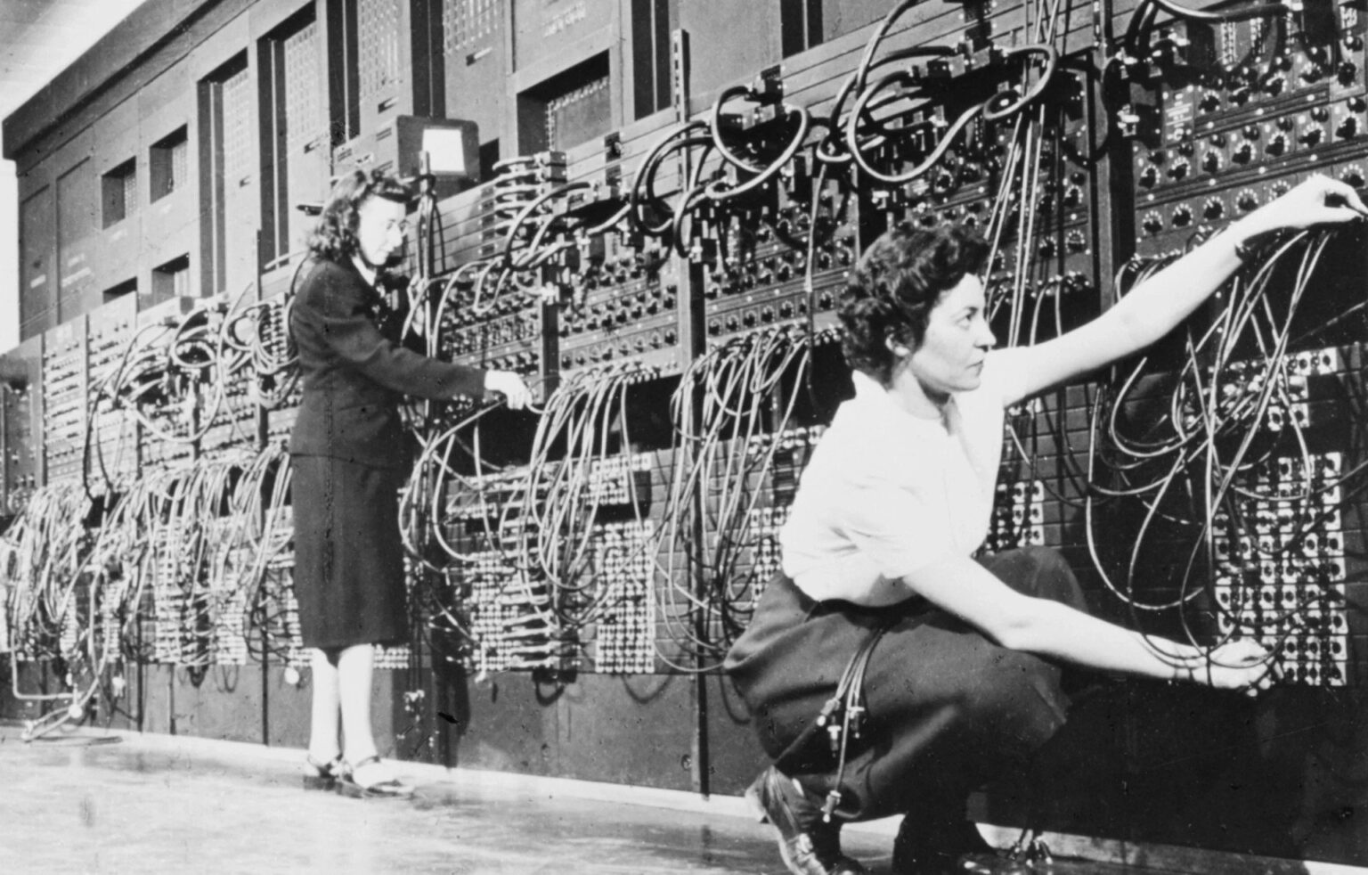 The Fascinating History of the Computer, from ENIAC, Vacuum Tubes and ...